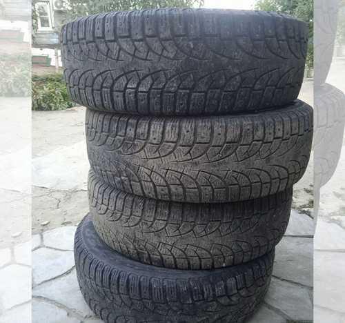 Pirelli Carrier Winter 215/65 R16