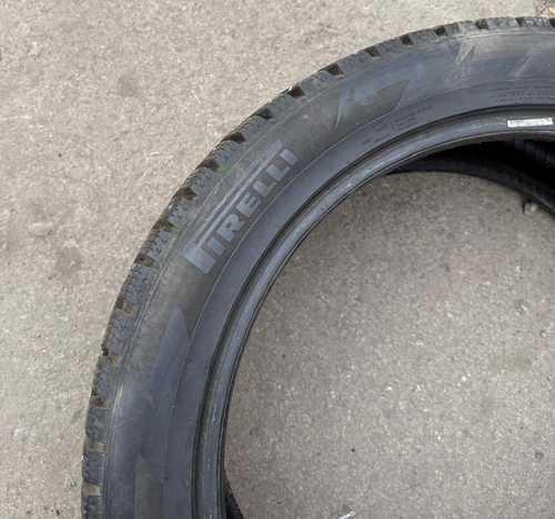 Pirelli Ice Zero 295/40 R21