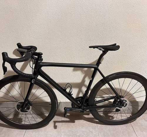 Шоссейный велосипед Focus izalco Max Disc