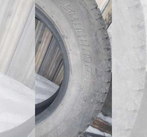 Bridgestone Blizzak DM-V1 235/75 R17 105