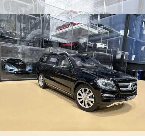 Minichamps Mercedes GL (B66960098) x166 1:18