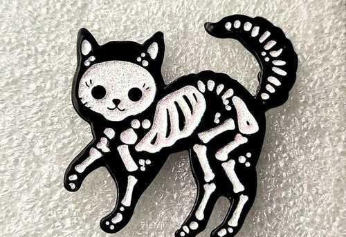 Значок черный кот скелет