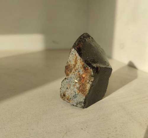 Странный камень / декоративная деталь интерьера