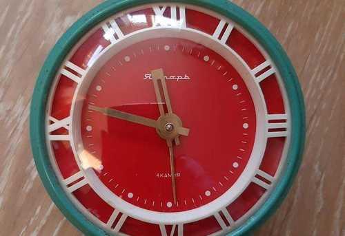 Часы разные будильник Янтарь СССР