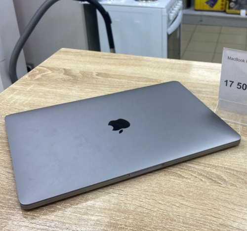 MacBook Pro 13 (2017), 256 ГБ, Core i5, 2.3 ГГц, RAM 8 ГБ, Intel Iris Plus Graphics 640