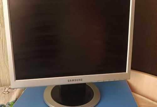 Монитор офисный Samsung 710n