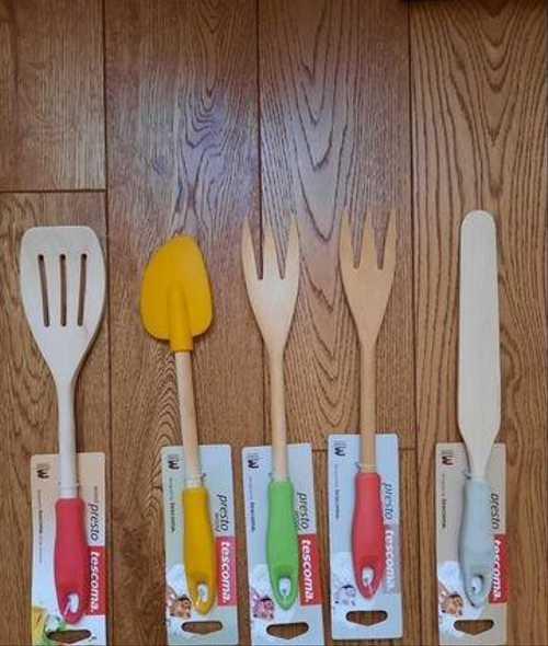Кухонные принадлежности-лопатки,ножи,дозатор
