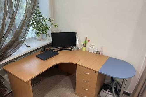 Письменный стол/компьютерный стол