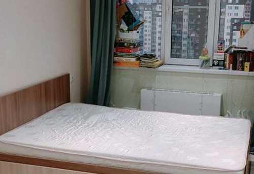 Кровать двухспальная с матрасом бу 148*203