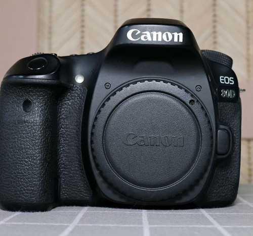 Зеркальный фотоаппарат Canon 80D body