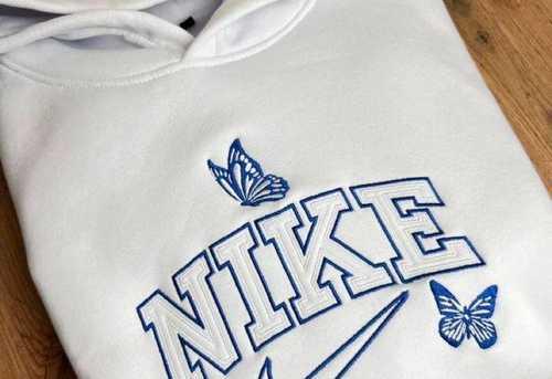 Вышивка nike на Свитшоте