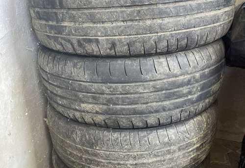 Accelera 651 215/60 R16