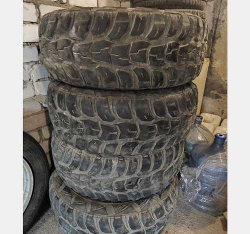 Kumho Road Venture M/T KL71 265/70 R17