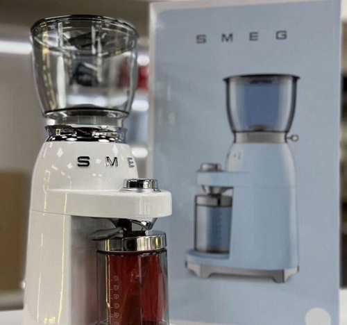 Кофемолка Smeg CGF01 белая
