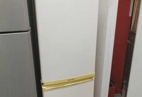 Миниатюрный холодильник Samsung