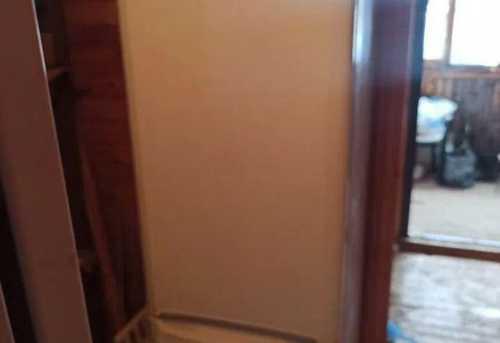 Холодильник Indesit, б/у, требует ремонта