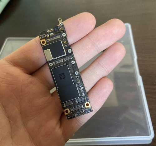 Материнская плата iPhone 11