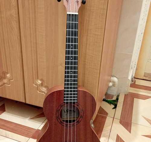 Укулеле тенор