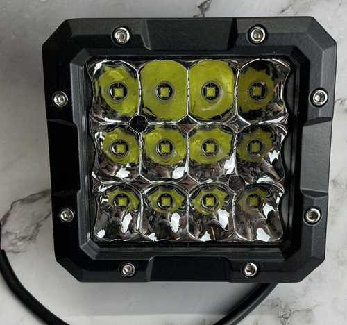 Светодиодная фара 12 LED дальнего света