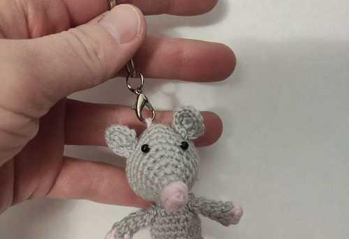 Вязаная мышка игрушка брелок крыска