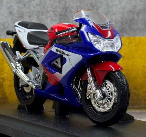 Модель honda cbr 900rr 1/18 welly