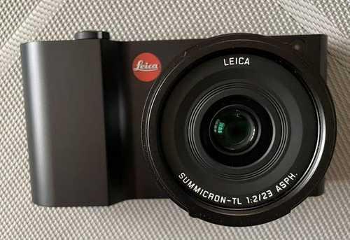 Фотоаппарат Leica T с двумя объективами