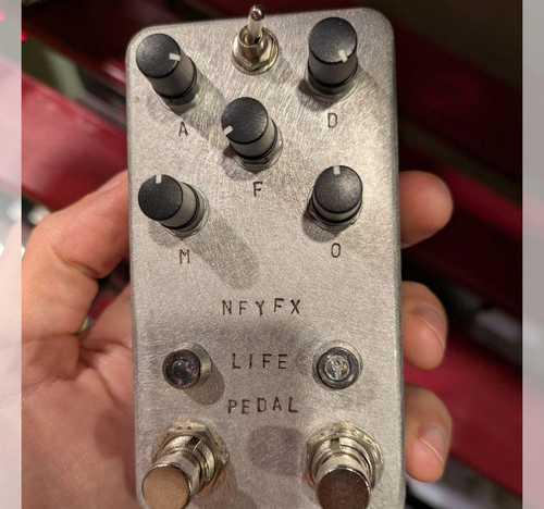 Earthquaker life pedal
