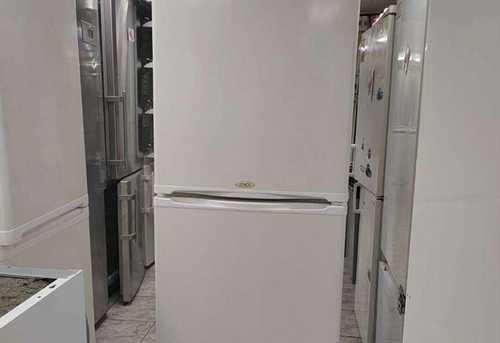 Холодильник как новый с огромной морозилкой