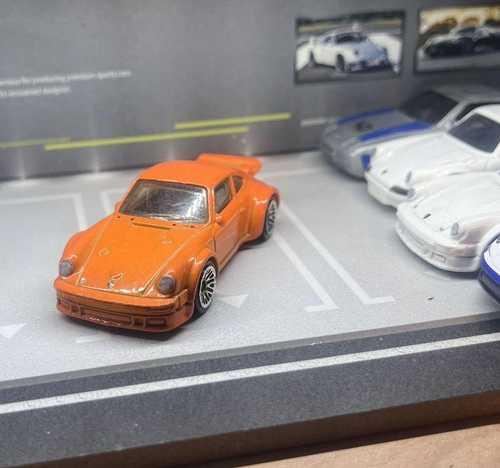 Hot wheels porsche 934 turbo