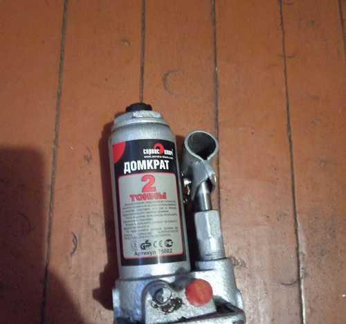 Домкрат винтовой 2т