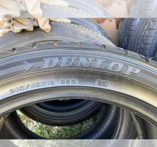 Dunlop Graspic DS3 245/45 R19 98Q