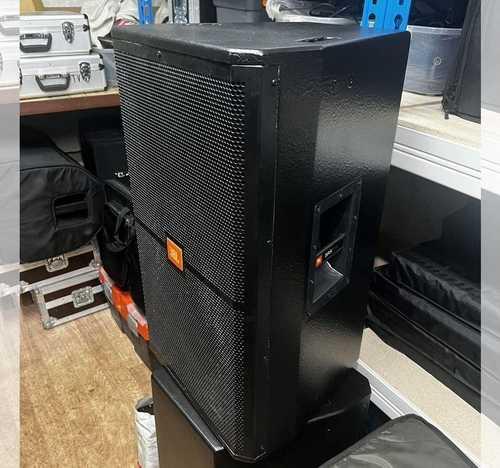 JBL SRX 715