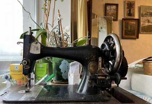 Старинная швейная машинка Veritas