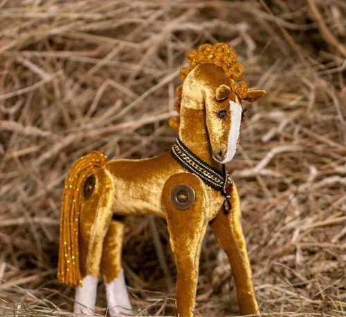 Авторская коллекционная игрушка рыжий конь
