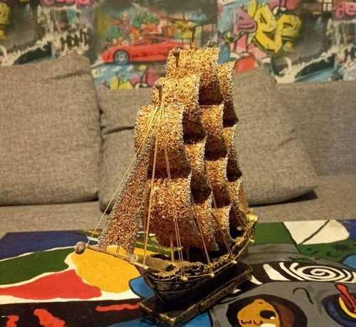 Корабль из ракушек сувенир