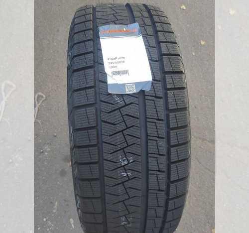 Pirelli Formula Ice FR 245/45 R18