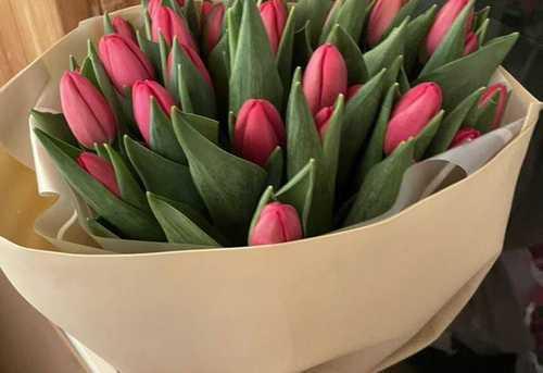 Готовый букет на 8 марта тюльпаны 31 шт