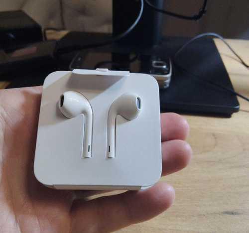 Наушники Apple EarPods Lighting