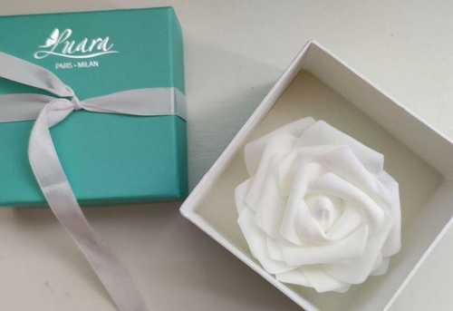 Белая роза в коробке