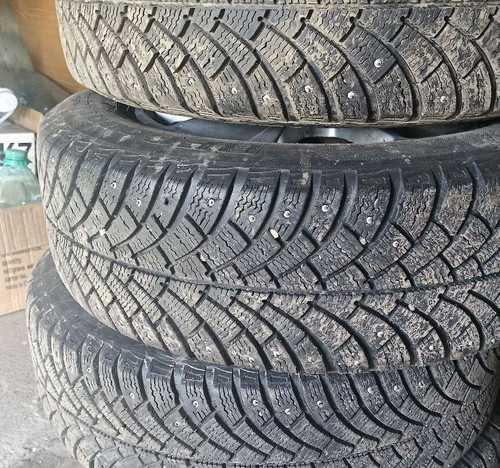 Bfgoodrich G-Force Stud 215/65 R16