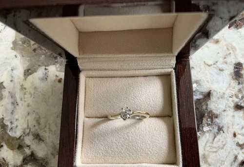 Золотое кольцо с бриллиантом 0,31 карат
