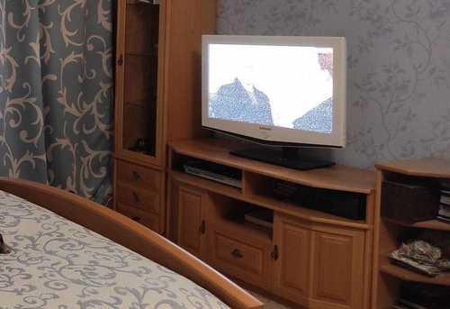 Тумба под телевизор с витриной