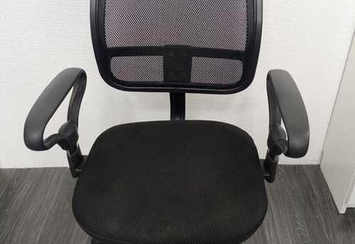 Компьютерное кресло б/у черное с сеткой