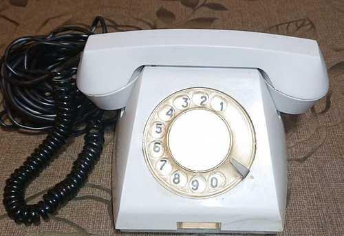 Старый телефонный аппарат СССР