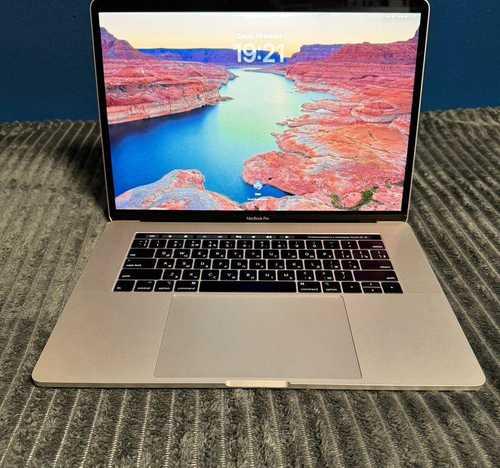 Macbook Pro 15 2018 i7 16gb