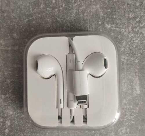 Проводные наушники Apple earpods