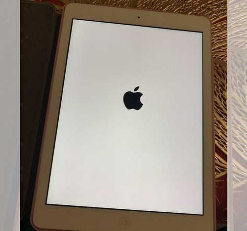 Планшет Apple iPad Air Wi-Fi 16 GB