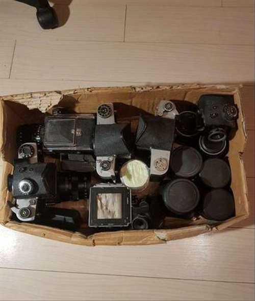 Коробка советских фотоаппаратов
