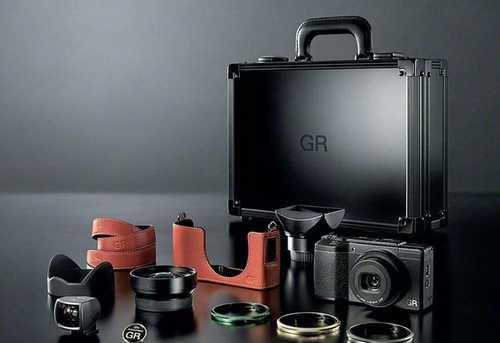 Компактная камера Ricoh GR II Premium Kit
