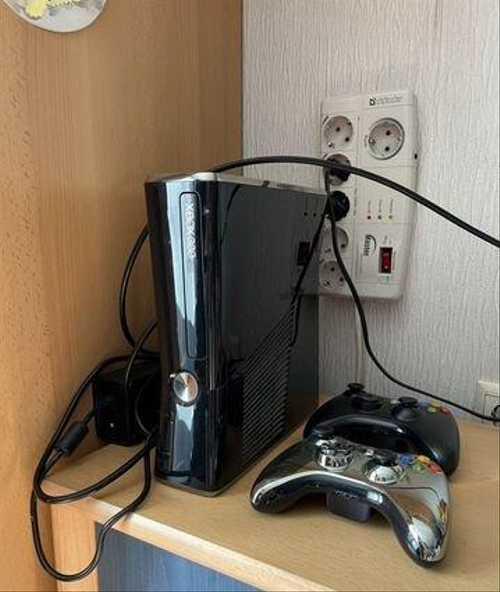 Xbox 360 slim прошитый 250 gb + 2 геймпада+30 игр